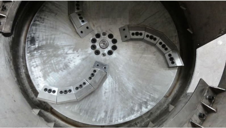 Cutter compactor knife holders